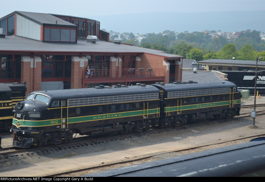 READING FP7A 902 AND 903 STEAMTOWN RAILFEST 2011